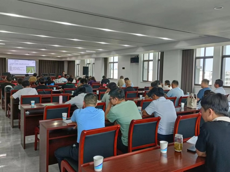 观赏兼药用植物栽培技术科技服务团队 开展园林绿化苗木栽培管理培训活动